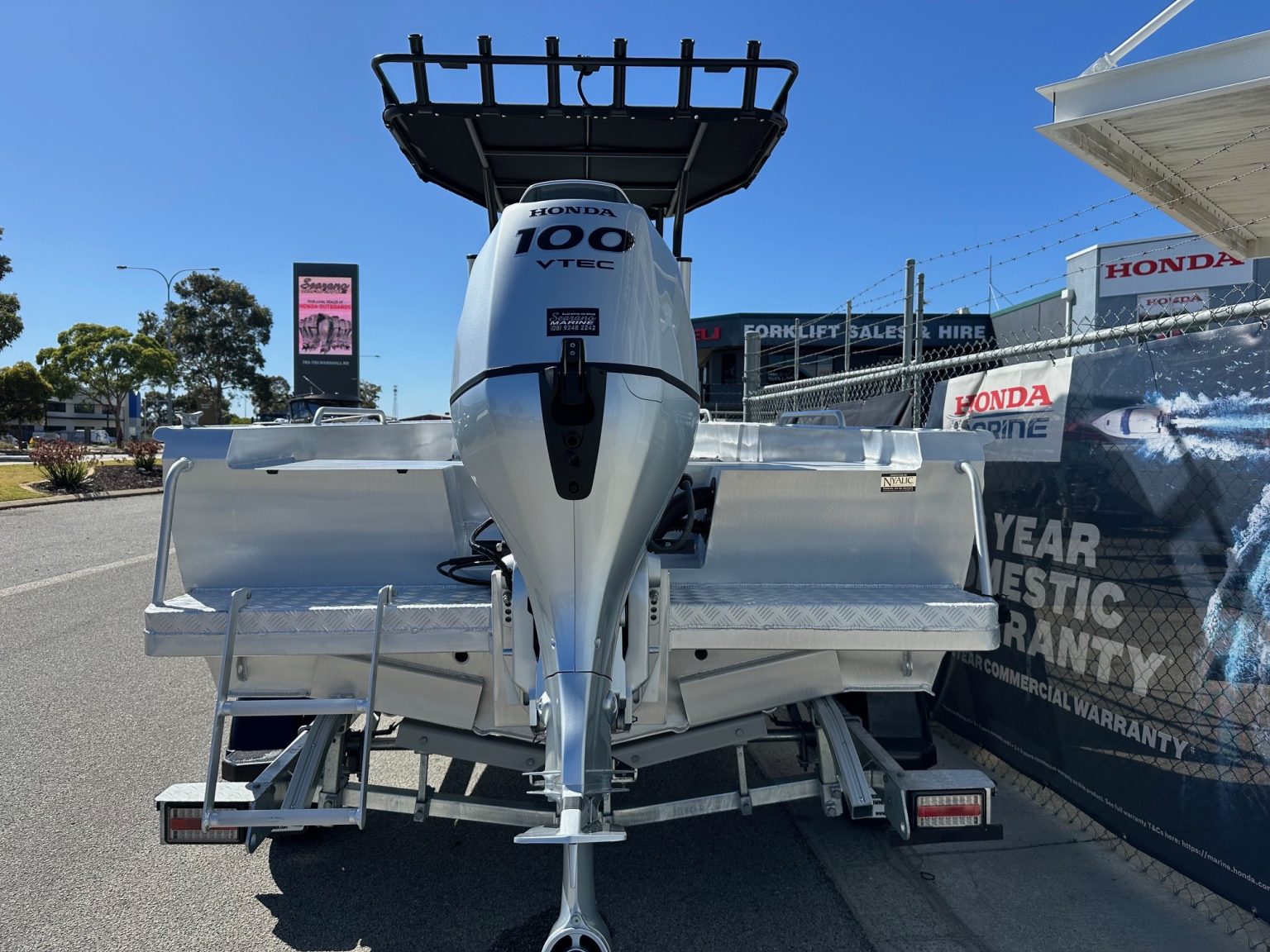 Mclay 531 Fortress Wide Body Centre Console – Searano Marine | Boat ...